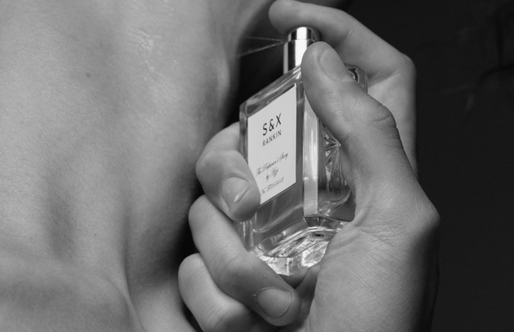 Sensualidade, sexo e libertação: o lema da campanha do perfume S&X