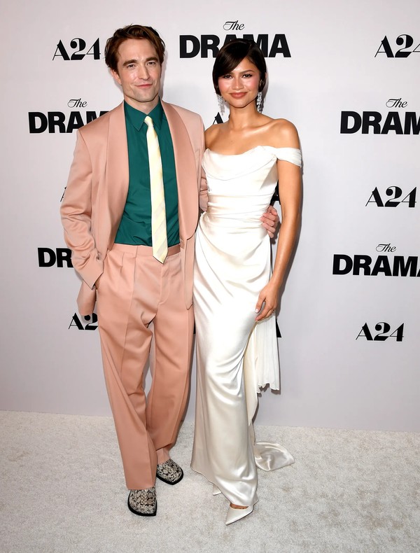 Zendaya repete vestido de noiva de 2015 para pré-estreia de The Drama