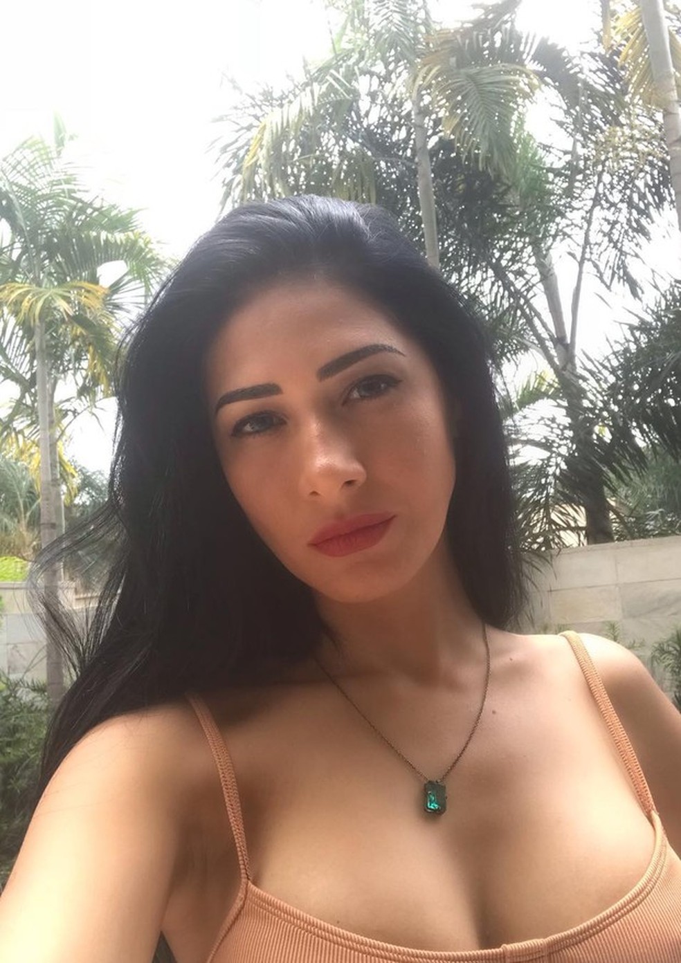 Simaria faz selfie matinal na web e fãs deixam chuva de elogios