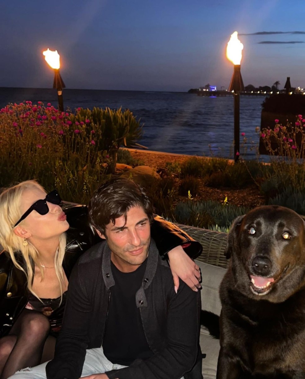 Ashley Benson está grávida de seu primeiro filho, diz site