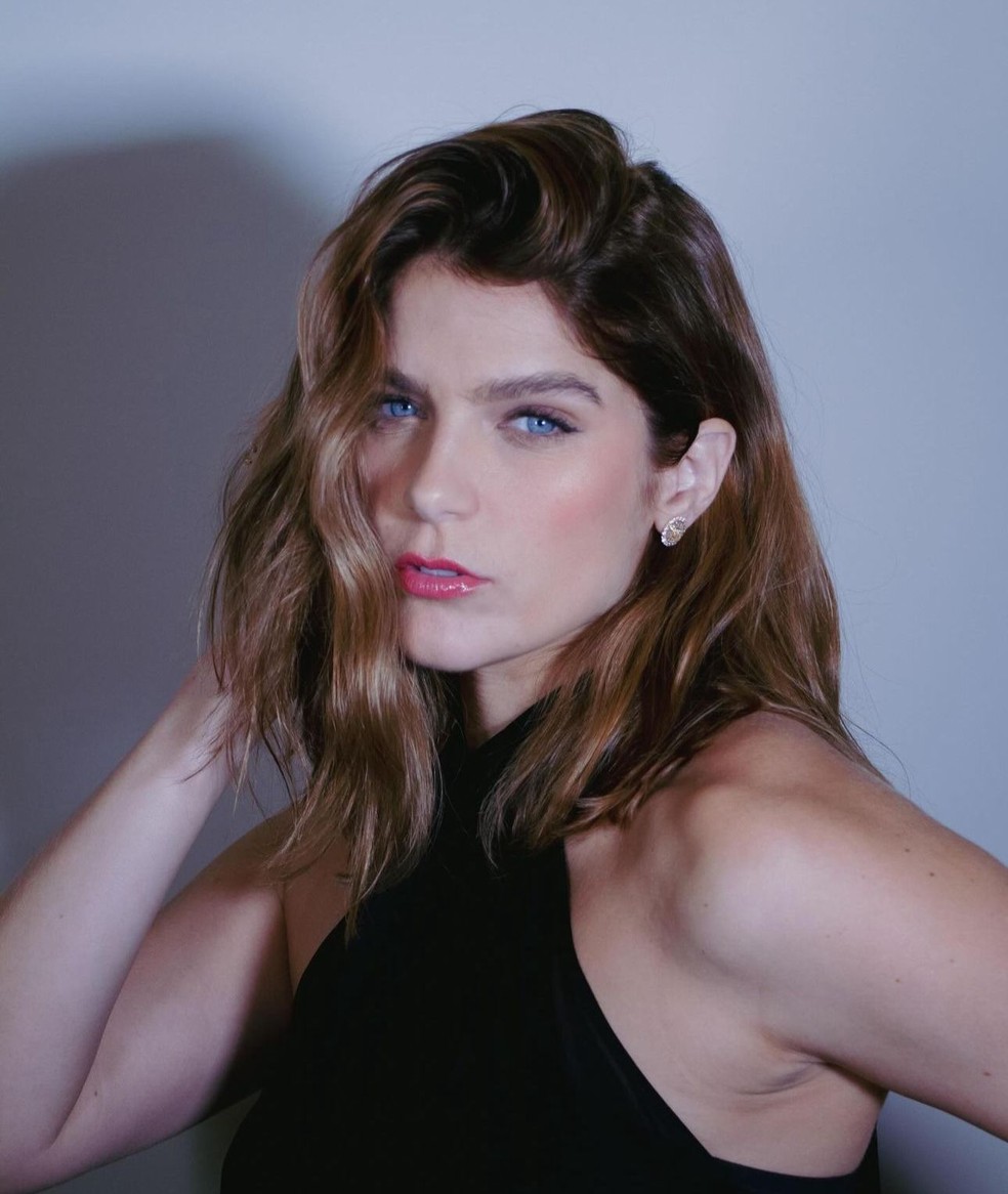 Isabella Santoni esbanja beleza em novo ensaio