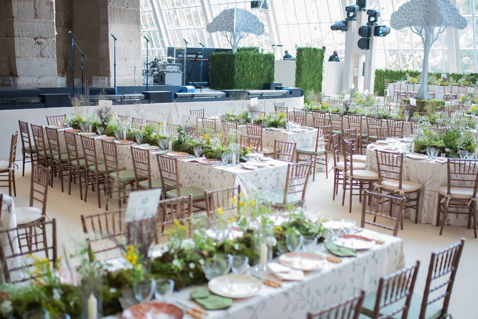 Uma retrospectiva dos impressionantes interiores do Met Gala ao longo ...
