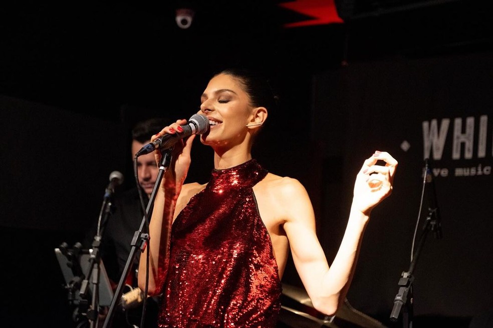 Júlia Levy: 'Perdi a voz ao ser atingida por uma prancha; tempos depois ...