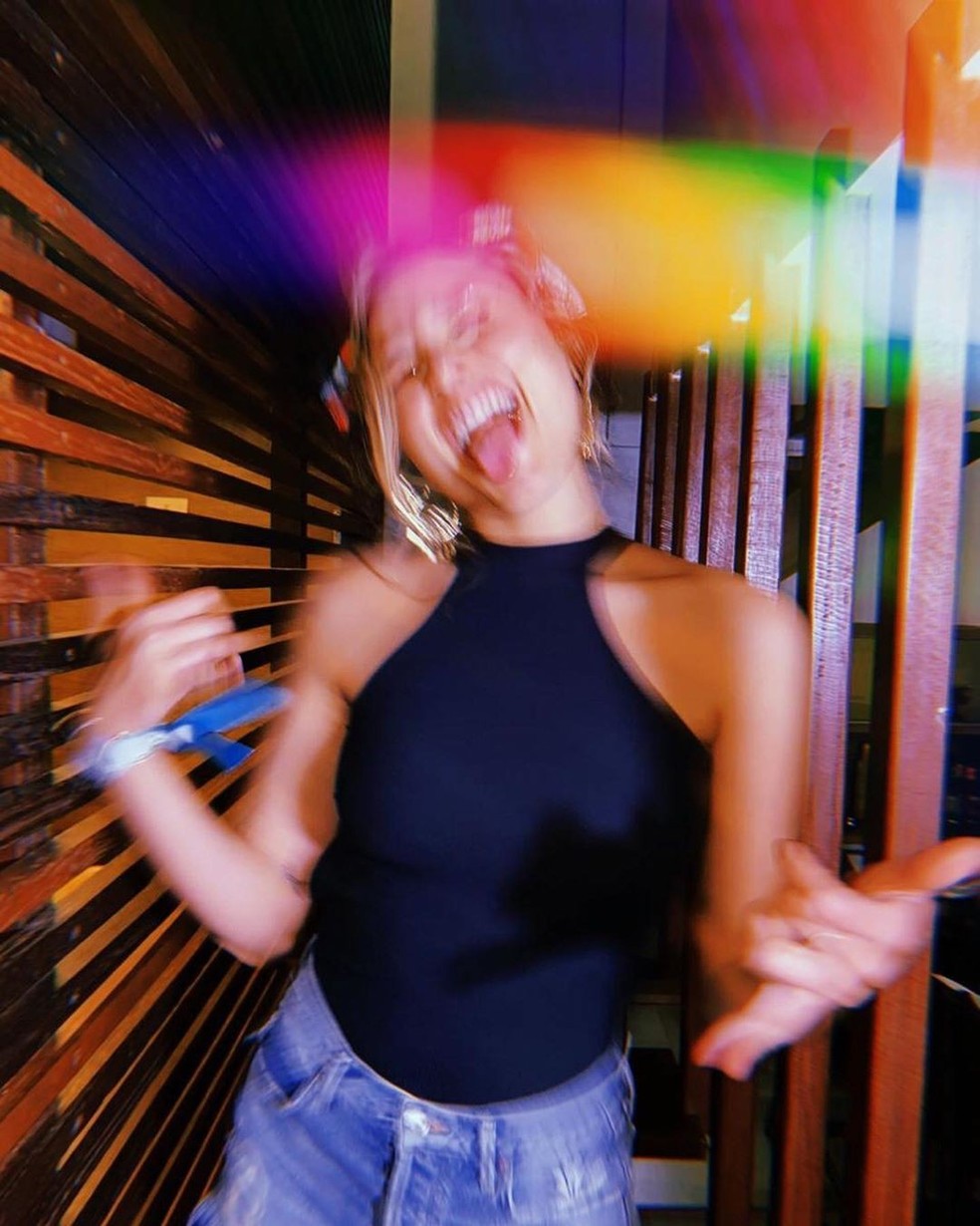 Em Carneiros, Sasha abre álbum de fotos