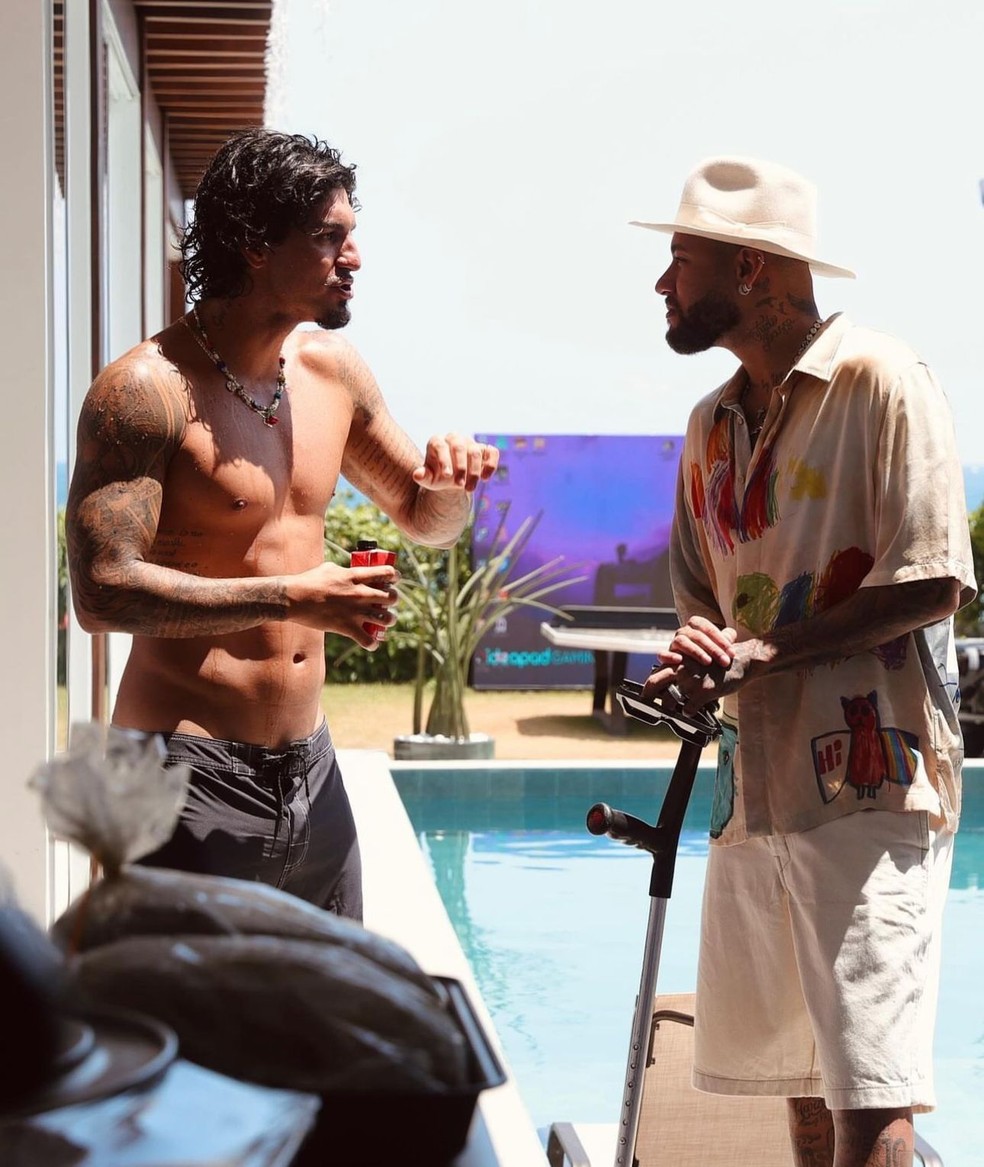 Neymar Jr. e Gabriel Medina curtem fim de semana natalino