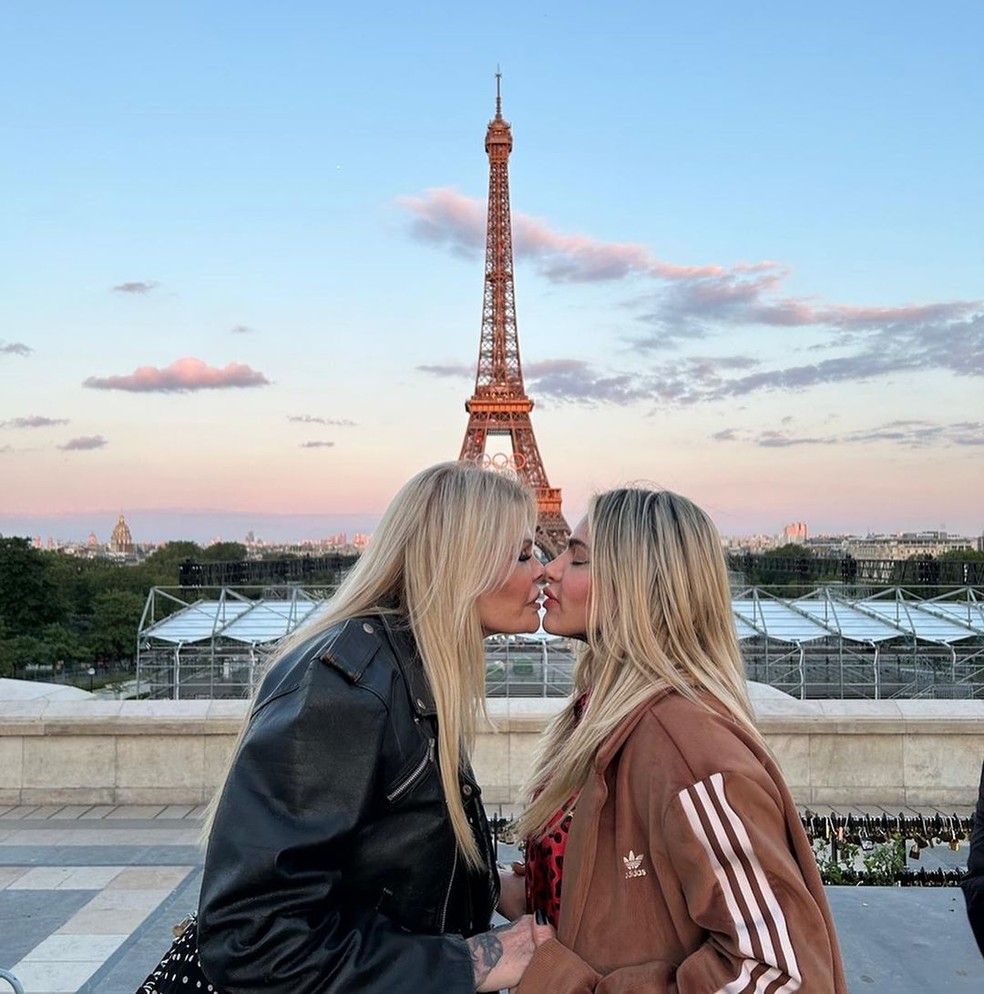 Monique Evans celebra 10 anos de união com Cacá Werneck