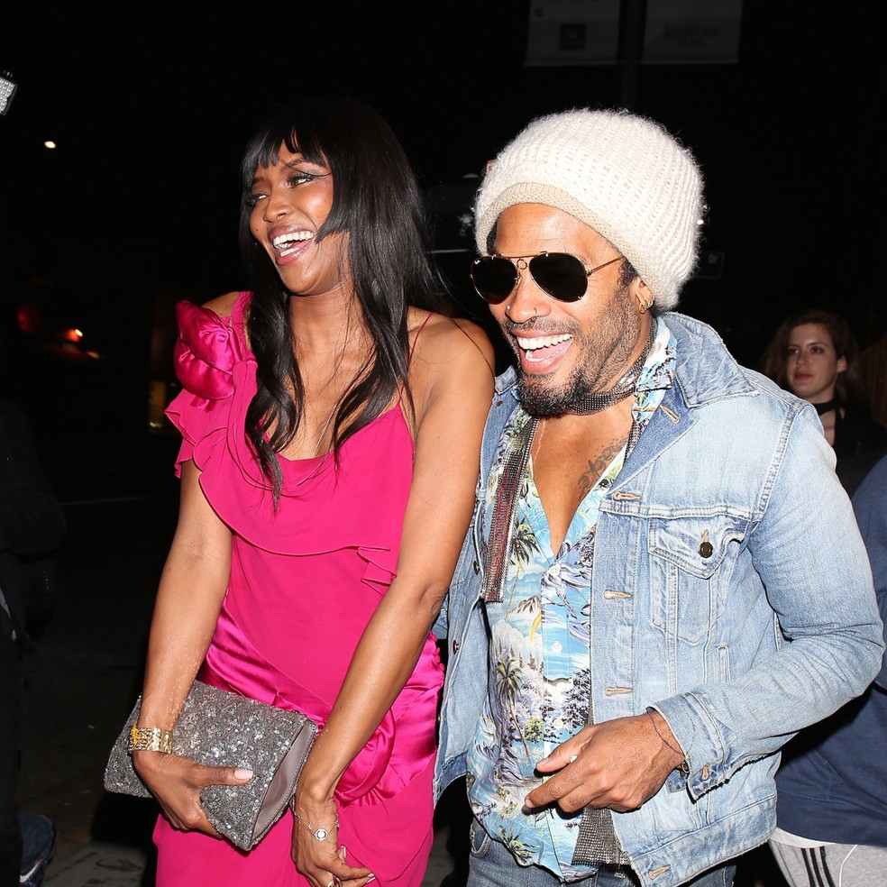 Novo casal no pedaço? Naomi Campbell sai de boate com Lenny Kravitz
