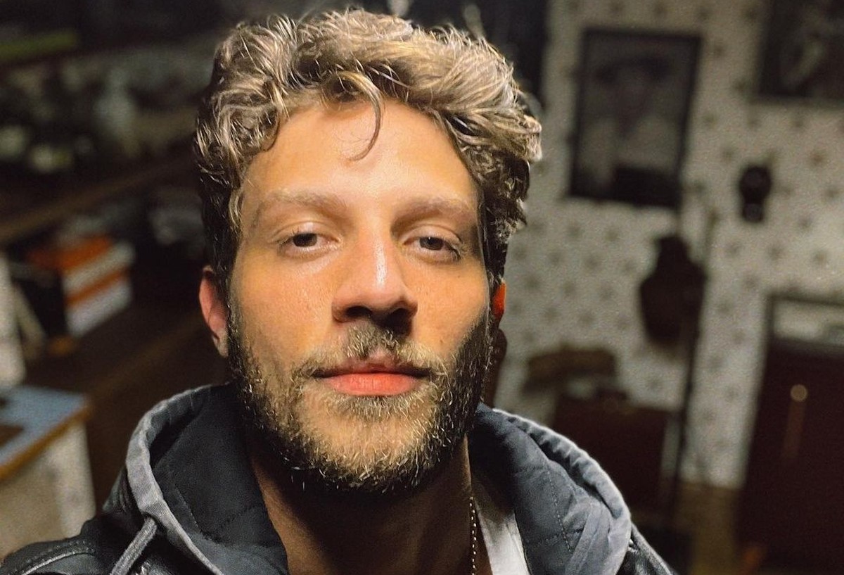 Chay Suede faz treino intenso: 'Teve'