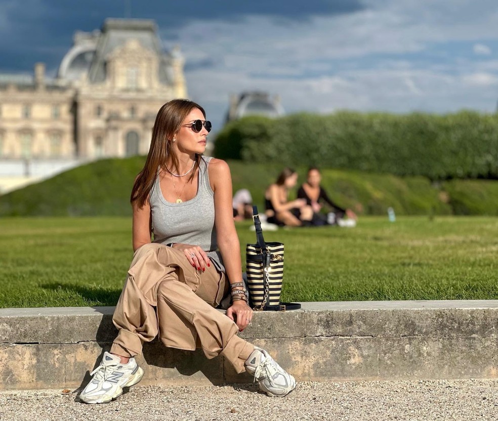 Carol Celico abre álbum de viagem romântica em Paris