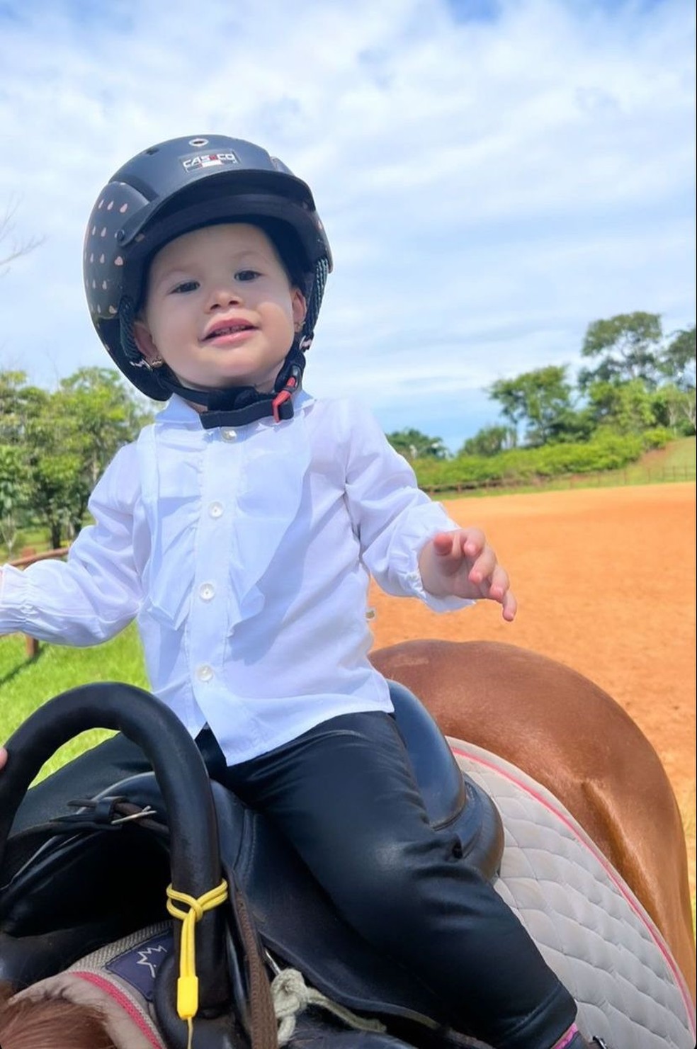 Virginia se derrete por Maria Alice em aula de hipismo