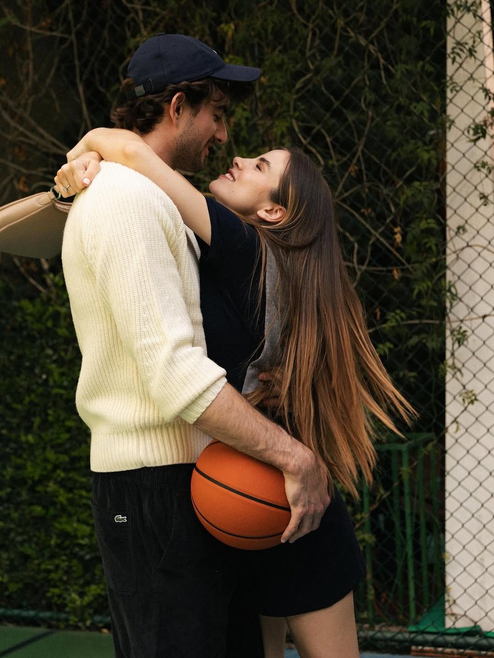 Prestes a se casar, Giulia surge em clima de romance ao lado do noivo ...