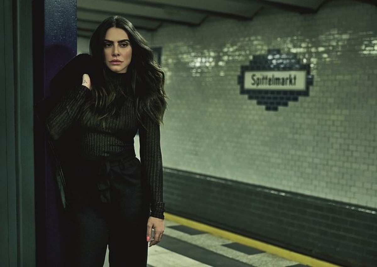 Cleo se lança como cantora no fashion film da Triton