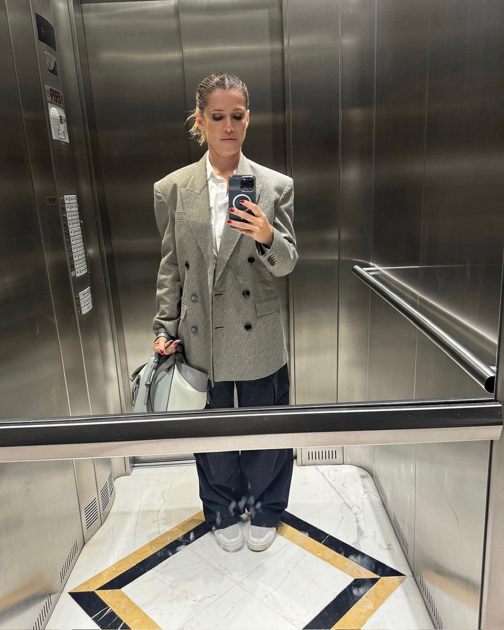 Ingrid Guimarães visita filha caçula de Chay Suede e Laura Neiva