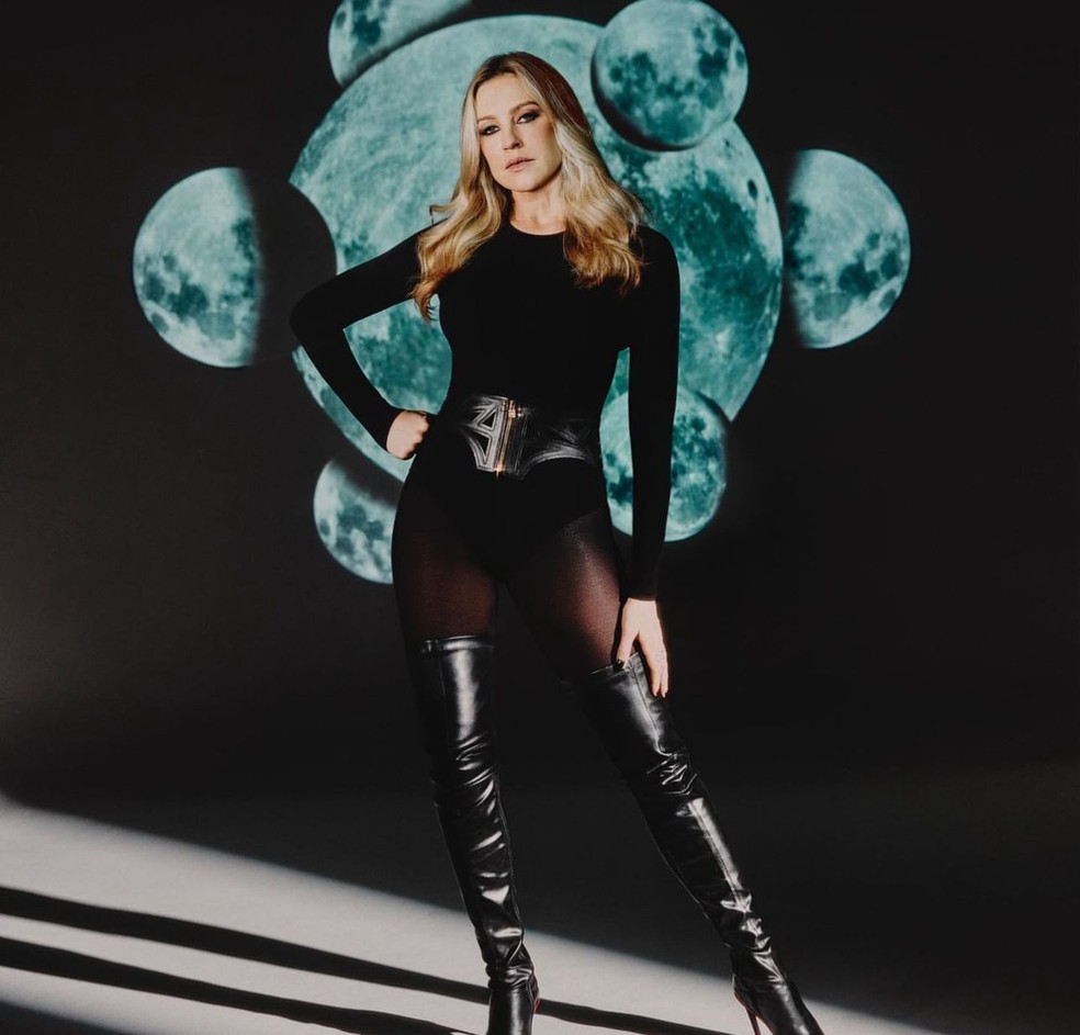 Luana Piovani inicia o fim de semana com look all black