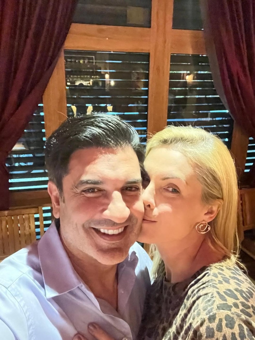Ana Hickmann abre álbum de fotos recentes ao lado de Edu Guedes