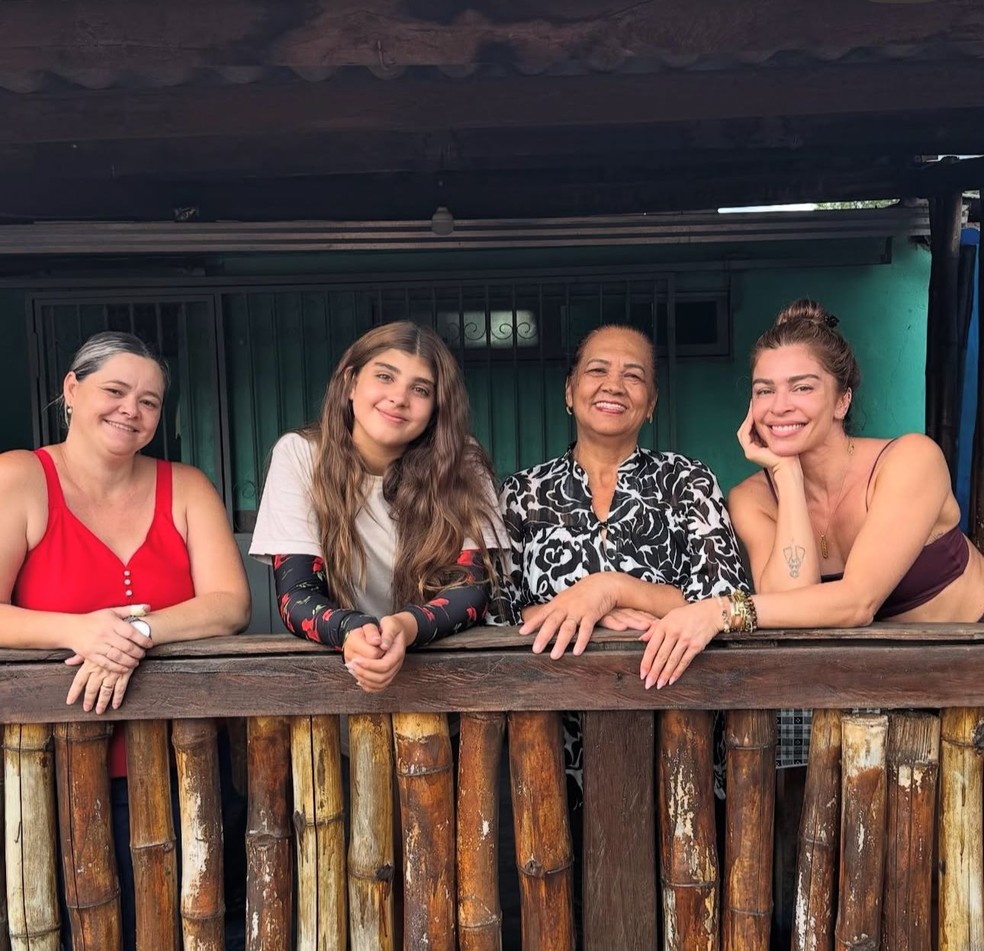 Grazi Massafera abre álbum de viagem com a filha, Sofia