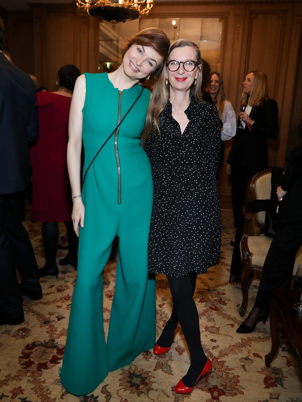 Vogue e Vanity Fair reúnem convidados para jantar em Paris
