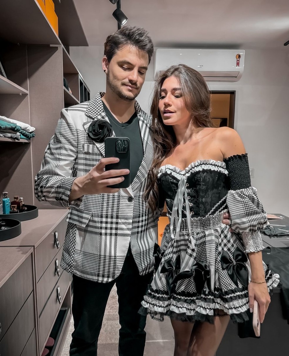 Felipe Neto posta chamego de namorada durante evento de festa junina