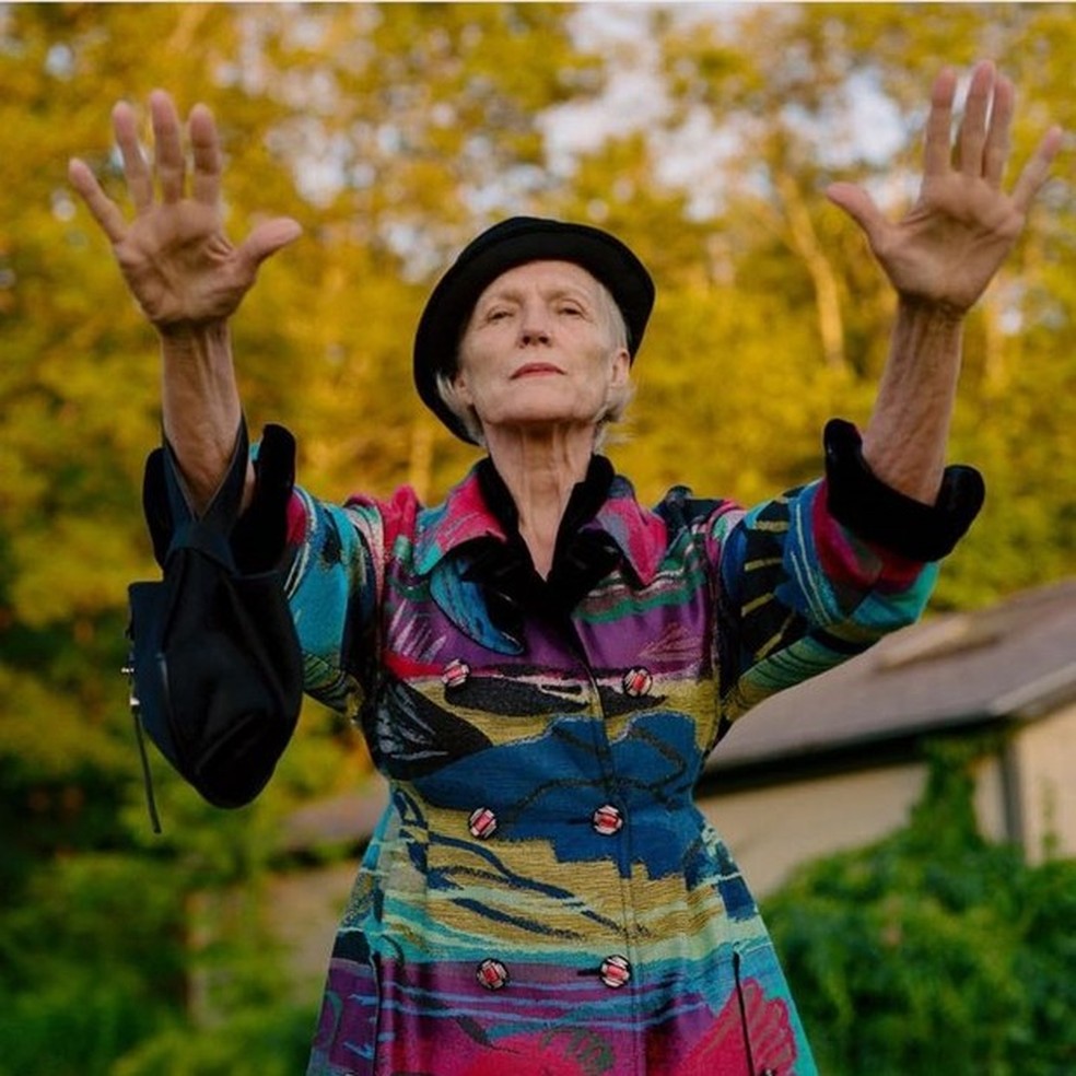 Maye Musk estrela editorial da edição de agosto aos 69