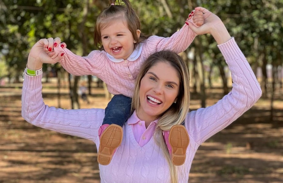 Bárbara Evans se derrete pela filha, Ayla | Celebridades | Vogue