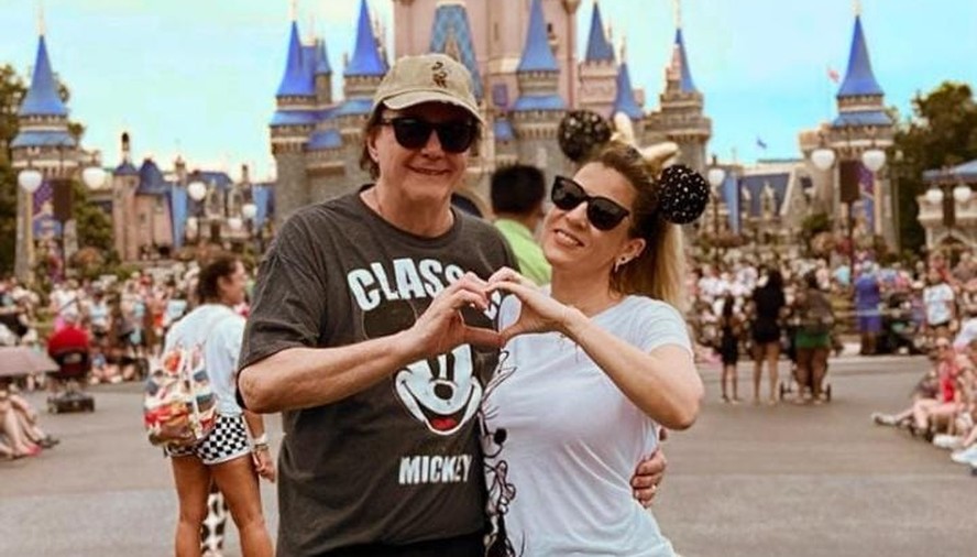 Fábio Jr. exibe registro da Disney com Fernanda Pascucci