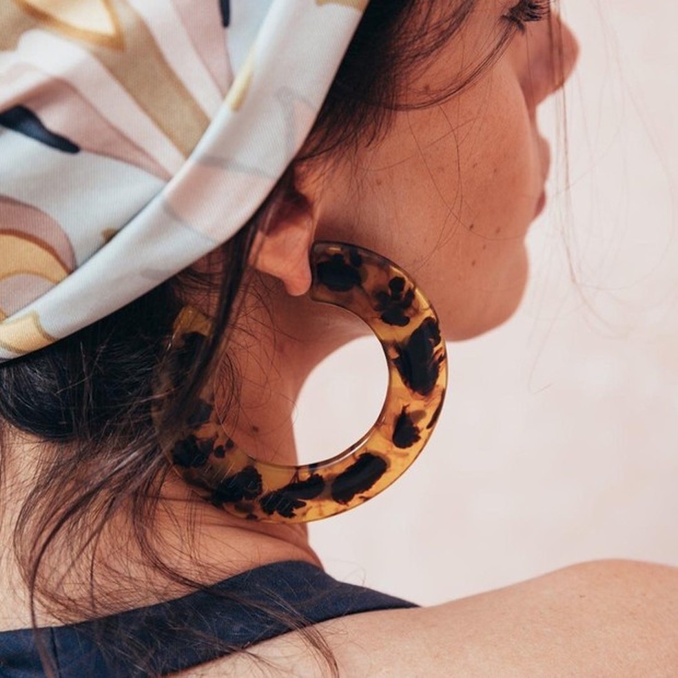 Argolas: brincos da vez ganham versões irresistíveis para o verão