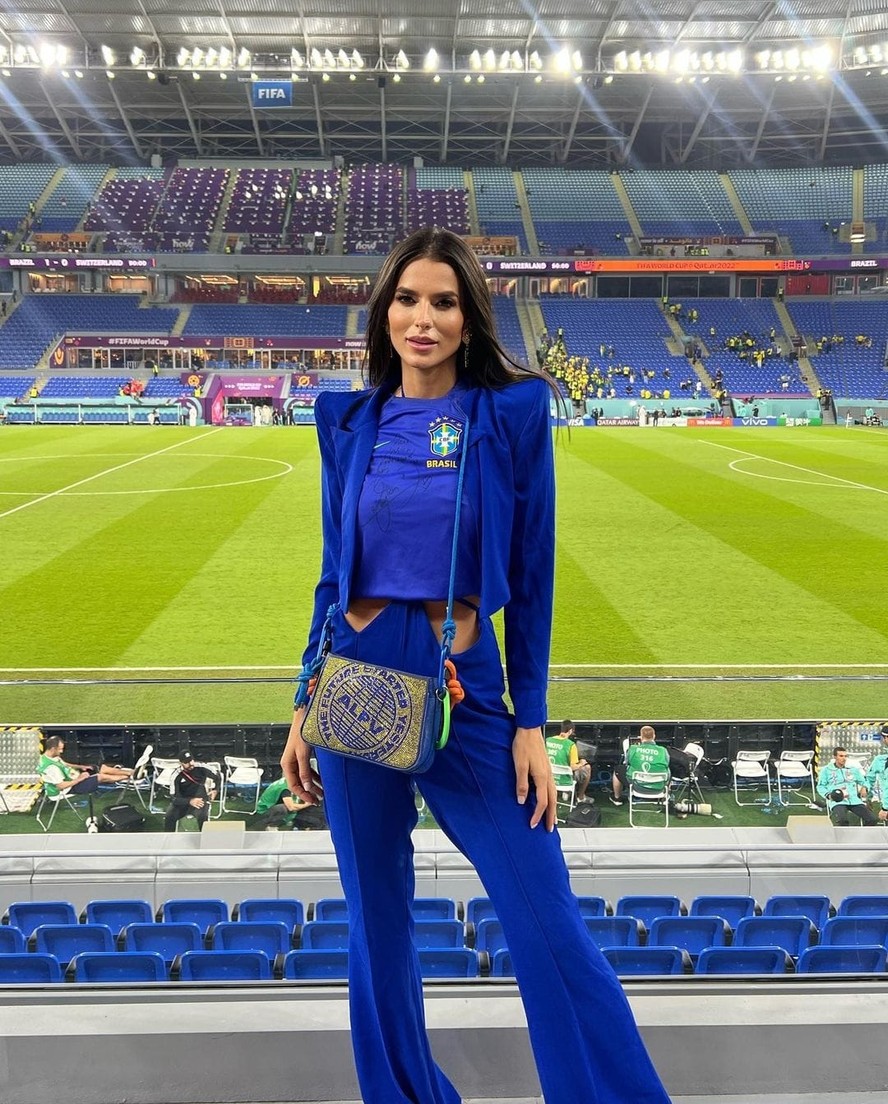 Jéssica Turini elege look elegante para jogo do Brasil