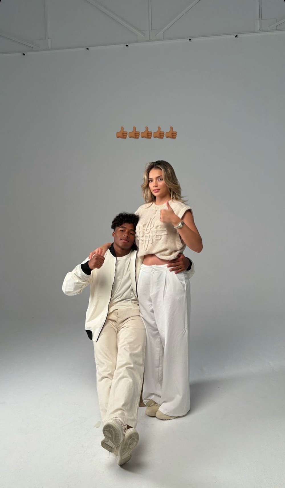 Endrick e Gabriely Miranda combinam looks em novo ensaio