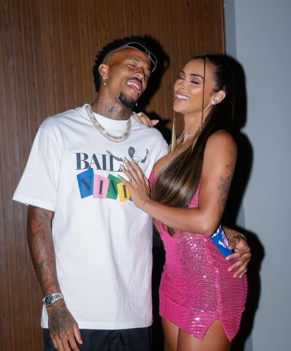 Tainá Castro posa em clima de romance com Éder Militão