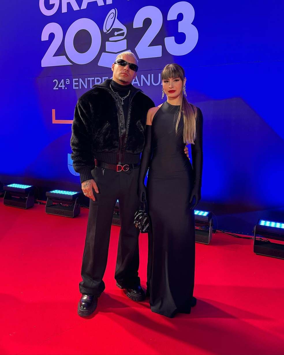 Filipe Ret e namorada roubam a cena no red carpet do Grammy