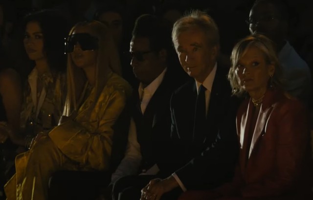 Beyoncé e Jay-Z comparecem ao desfile da Louis Vuitton