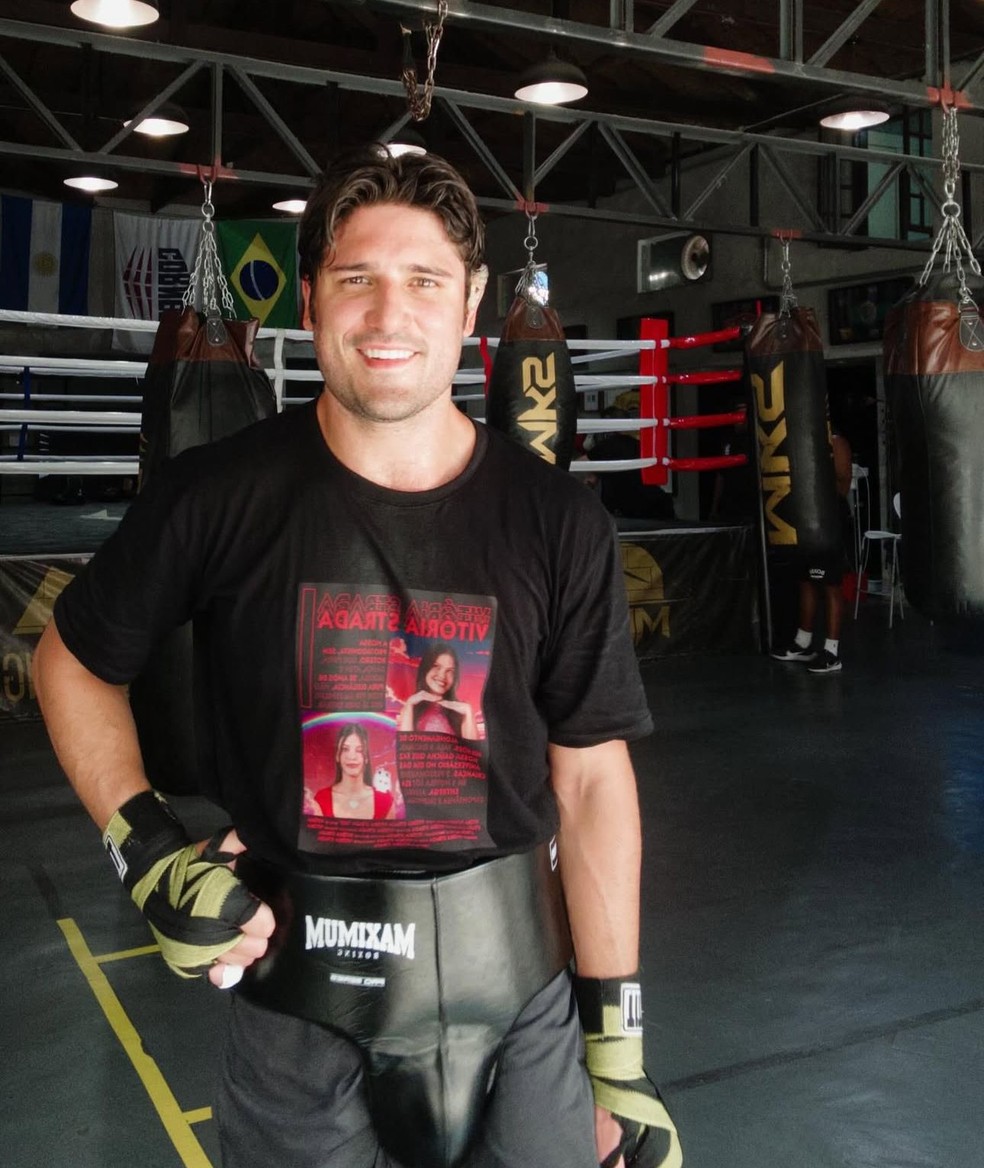 Daniel Rocha faz campanha para Vitória Strada permanecer no 'BBB 25'