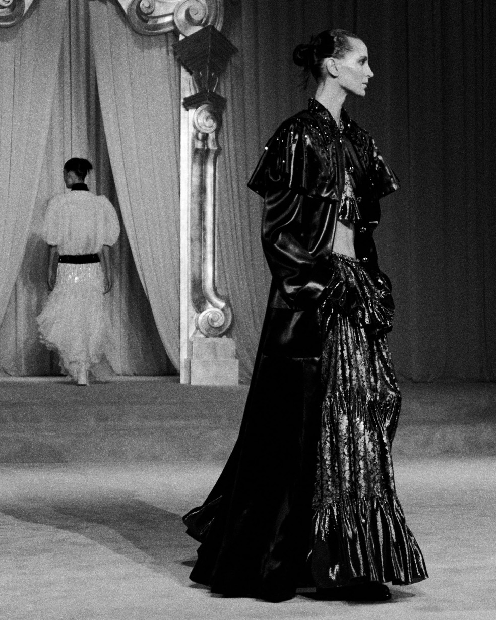 A alta-costura de inverno 2025 da Chanel pelo olhar da fotógrafa ...