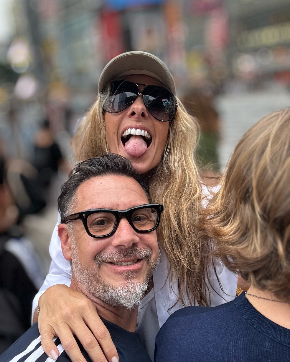 Adriane Galisteu abre álbum de fotos de viagem ao Japão