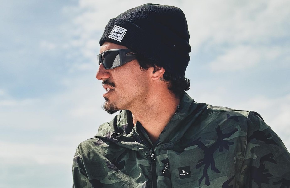 Gabriel Medina abre álbum de viagem a Ilha Bela | Celebridades | Vogue