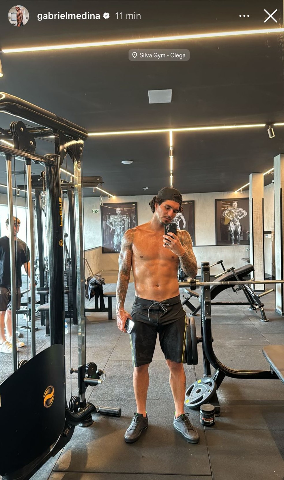 Gabriel Medina inicia a tarde de domingo na academia