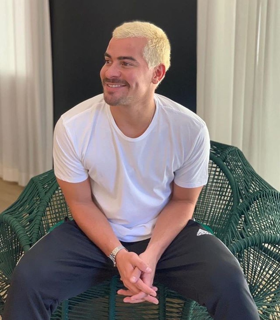 Thiago Martins fica platinado para novo personagem na TV: 'Loiro, para ...