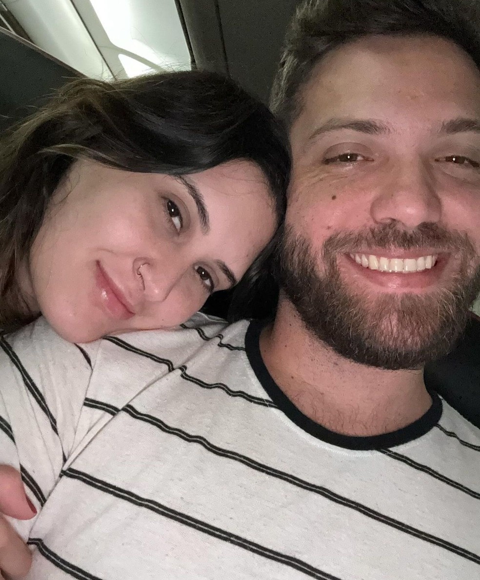 Bia Bonemer posa em clima de romance com o namorado, Caio Freitas
