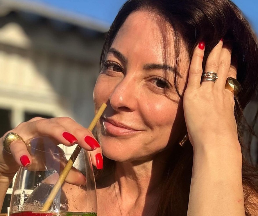 Ana Paula Padrão celebra ouro olímpico com drink e golden hour
