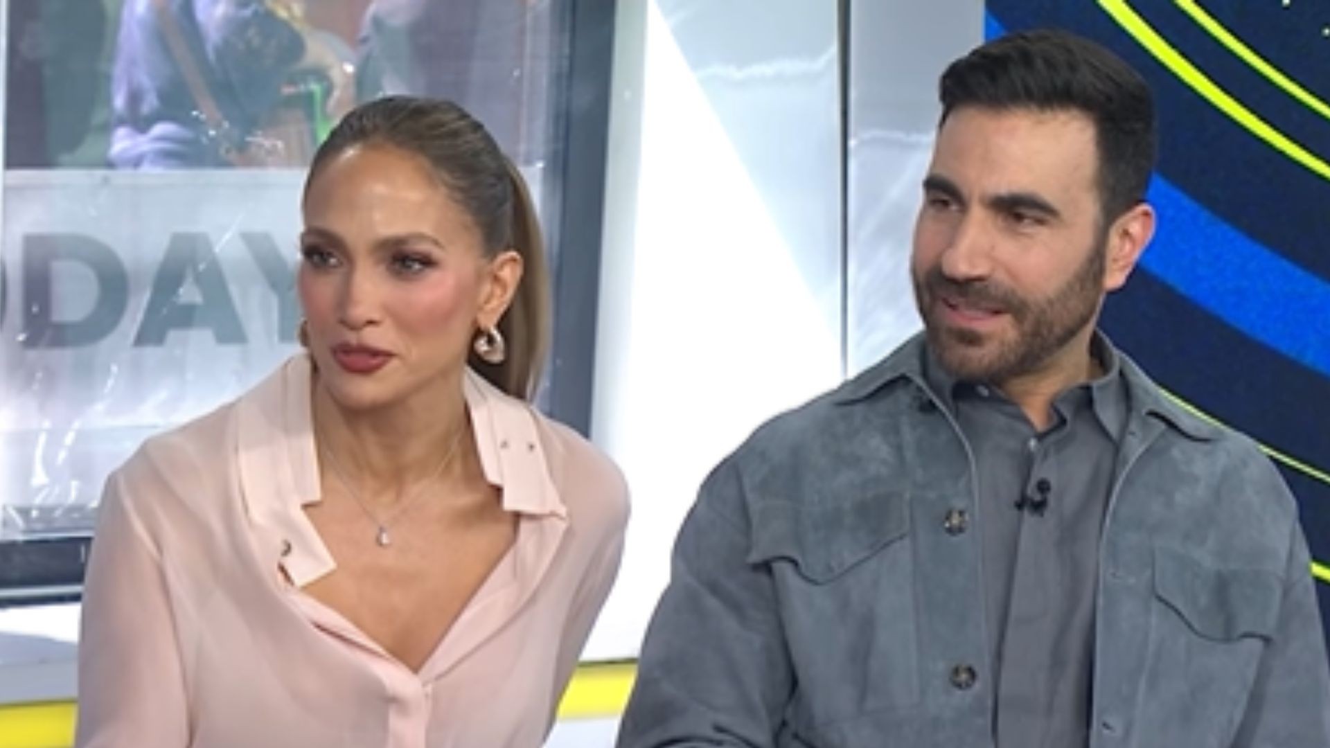 Jennifer Lopez nega romance com Brett Goldstein e desabafa sobre ...