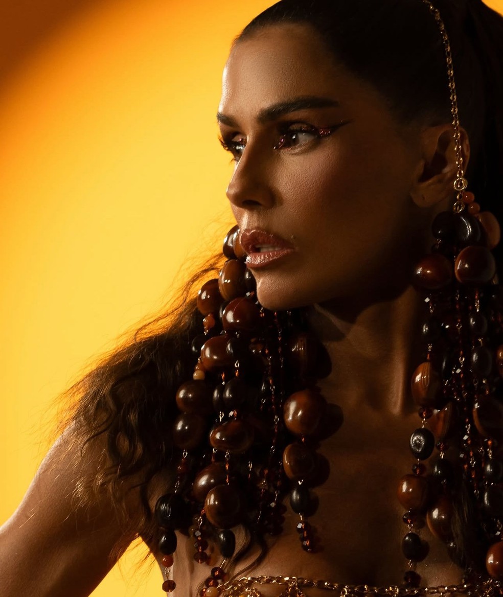 Deborah Secco brilha com look para Carnaval de Salvador