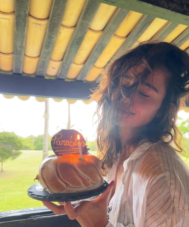 Nanda Costa celebra a chegada dos 39 anos