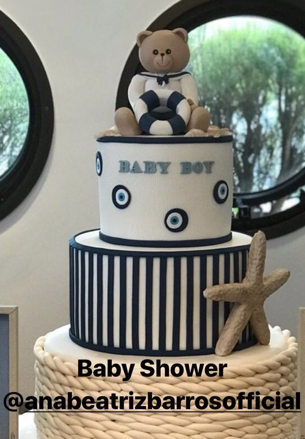 Ana Beatriz Barros ganha chá de bebê em clima navy para o primeiro filho