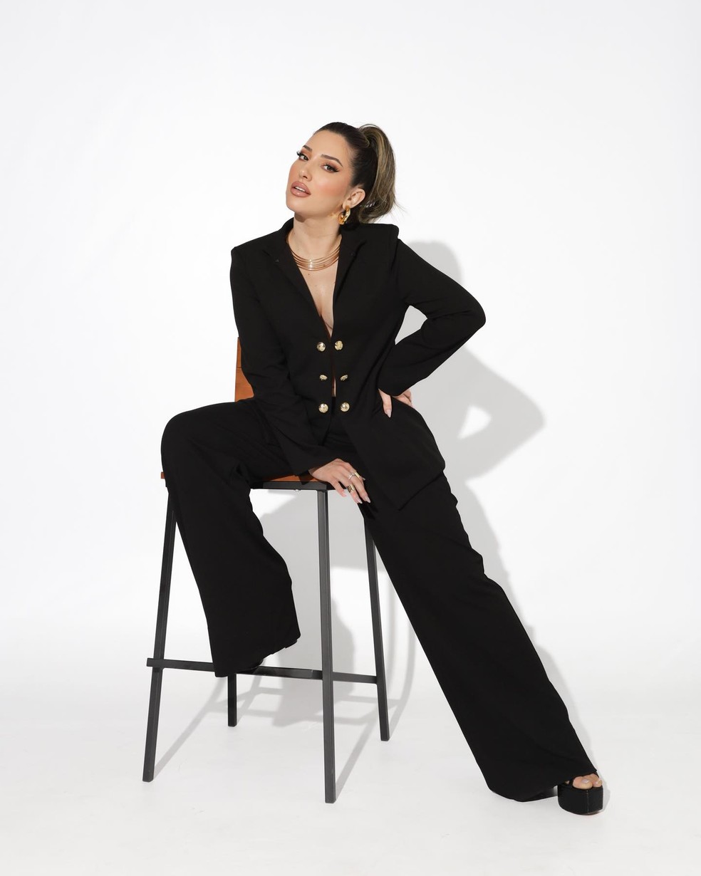 Amanda Meirelles rouba a cena com ensaio encantador