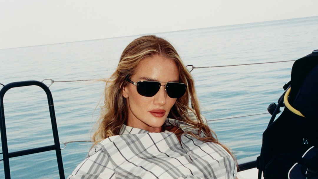 Filha de Elon Musk, Vivian Jenna Wilson estampa sua primeira capa para ...