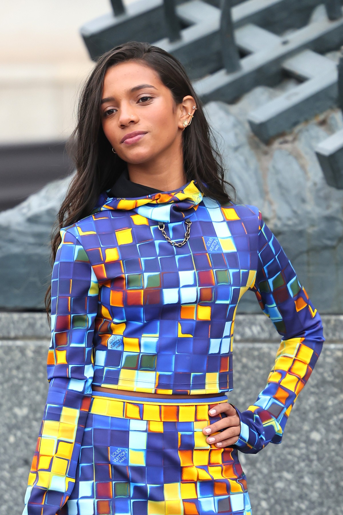 Rayssa Leal prestigia desfile da Louis Vuitton na semana de moda de Paris