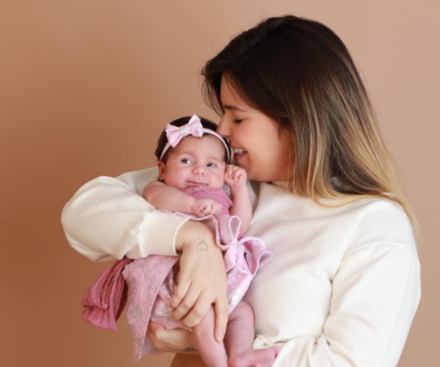 Viih Tube fala sobre saúde da filha Lua: 'Tudo indica que seja virose'