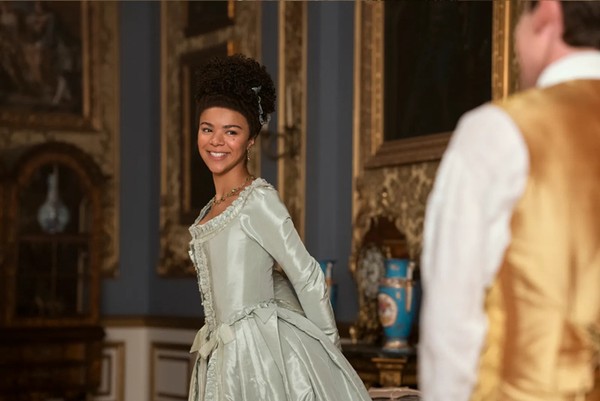 A história por trás das perucas impressionantes da série 'Queen Charlotte'
