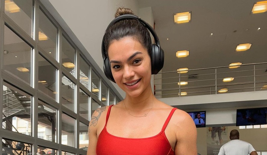 Kelly Key impressiona internautas ao posar na academia