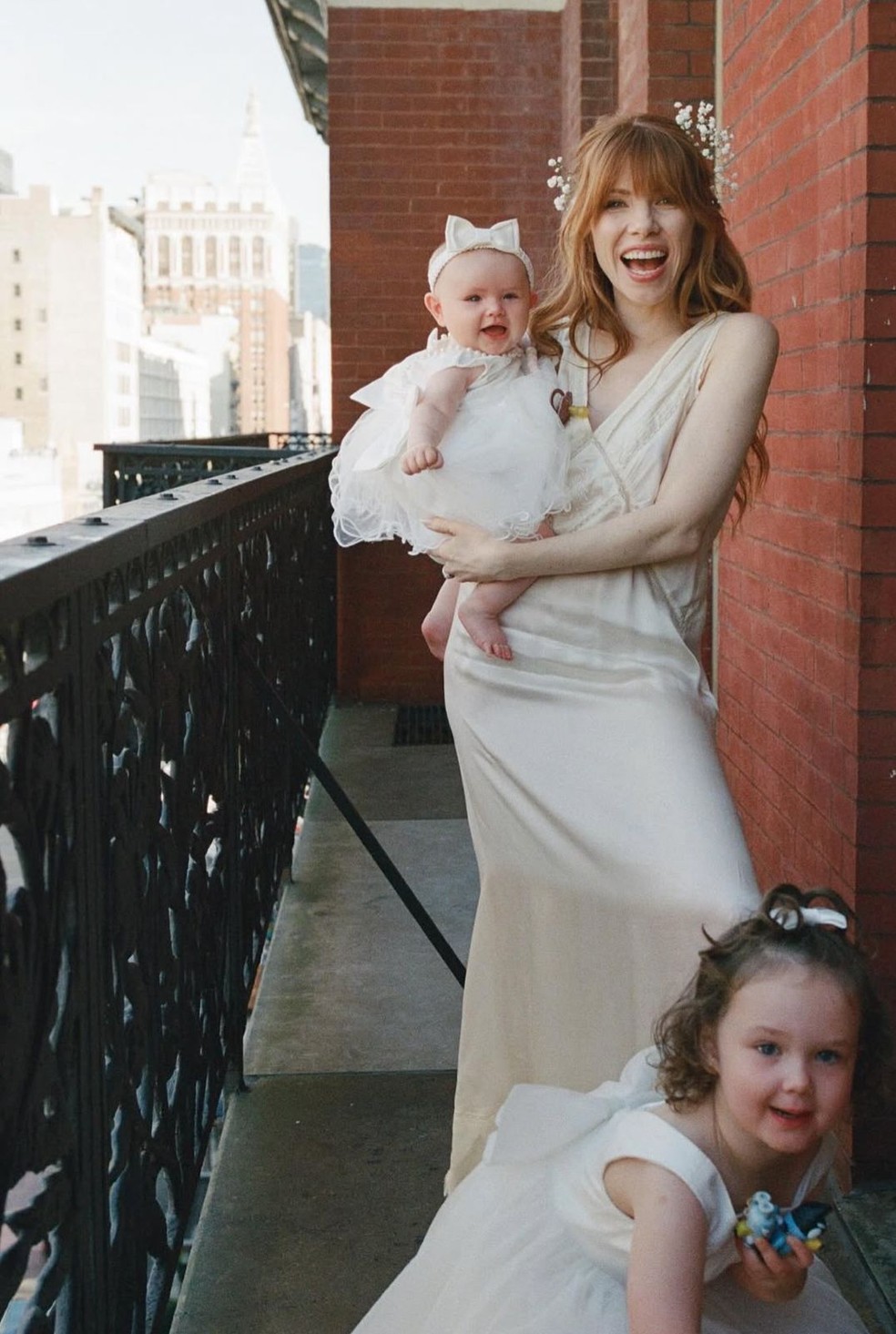 Carly Rae Jepsen se casa com o produtor musical Cole MGN em cerimônia íntima no Chelsea Hotel ...